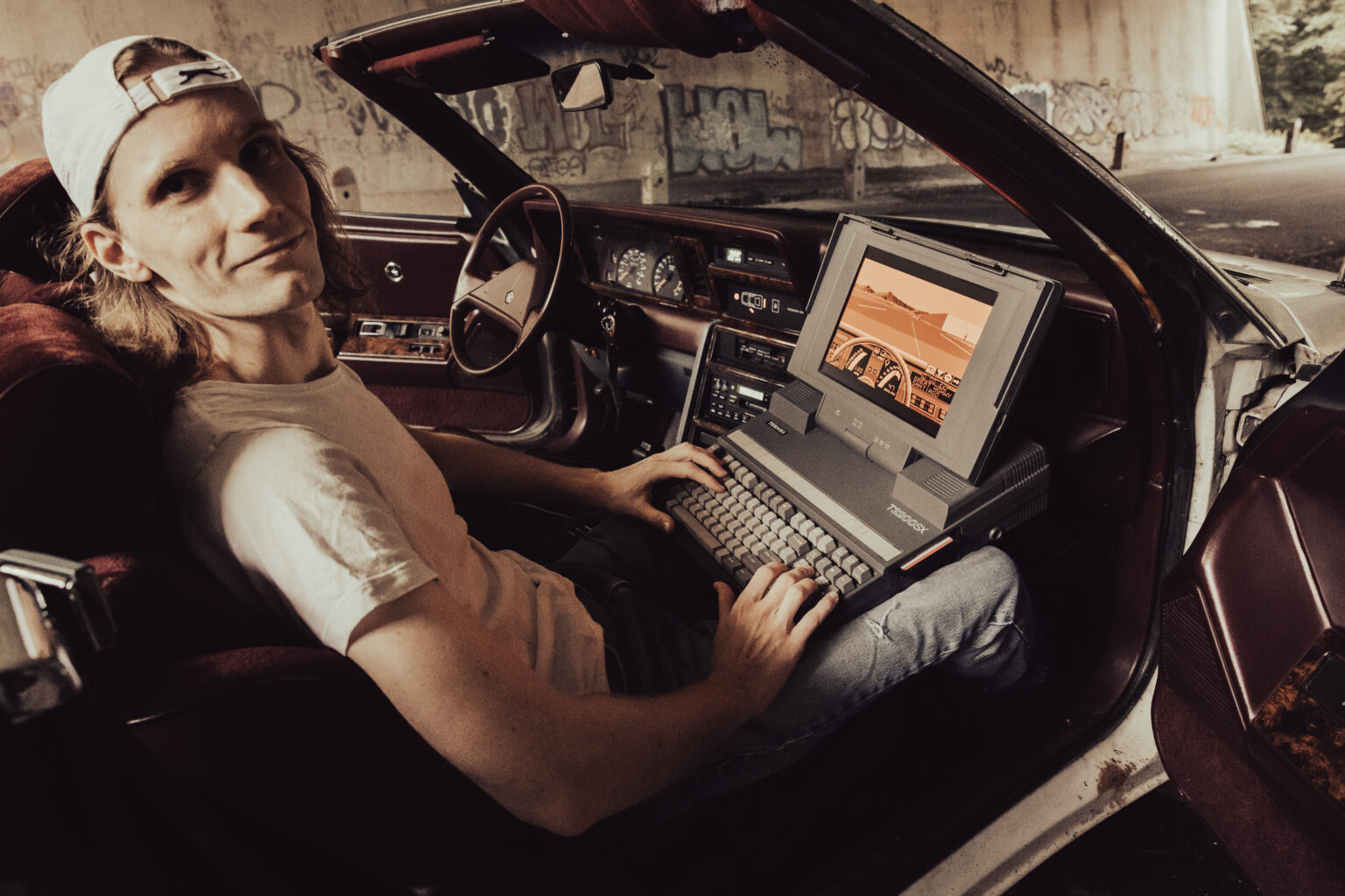 Orange Gas-Plasma Screen In Action – Vintage Computers and 3D Acceleration